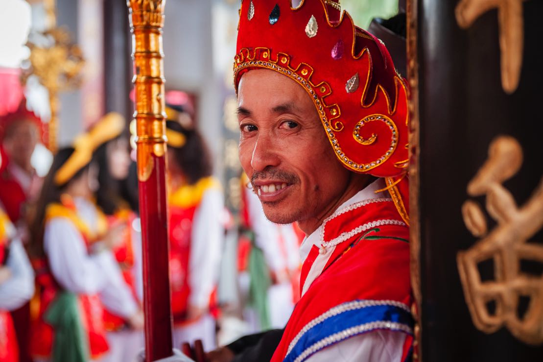 The ecstatic Bong Dance - Heritage Vietnam Airlines