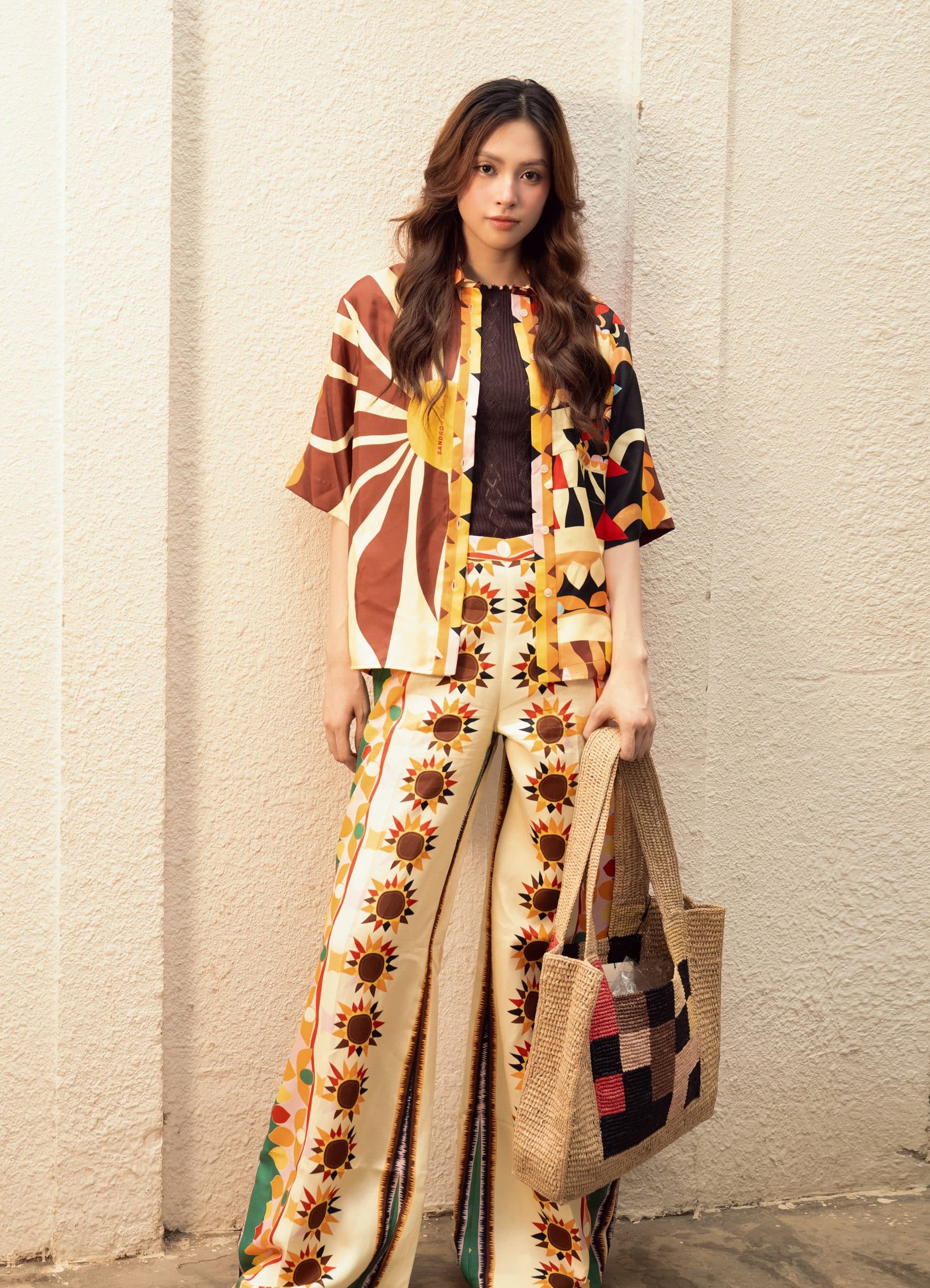 Tiểu Vy rạng rỡ đón hè trong thiết kế của Sandro X Louis Barthélemy ...